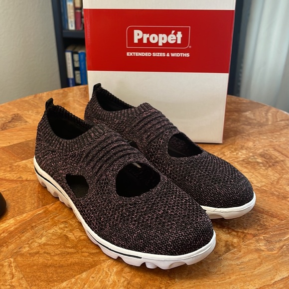 Propét | Shoes | Nib Propt Black Berry Travelactiv Avid Sneaker Zl84 ...